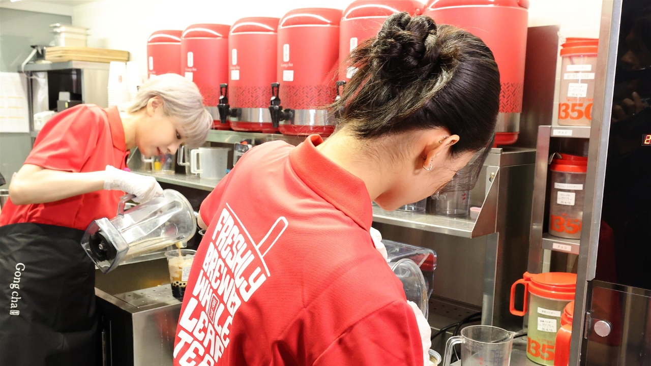 HANA-CHANnel 4月30日(水)放送分 JISOO&YURIゴンチャでクルー体験!｜バラエティ｜見逃し無料配信はTVer！人気の動画見放題